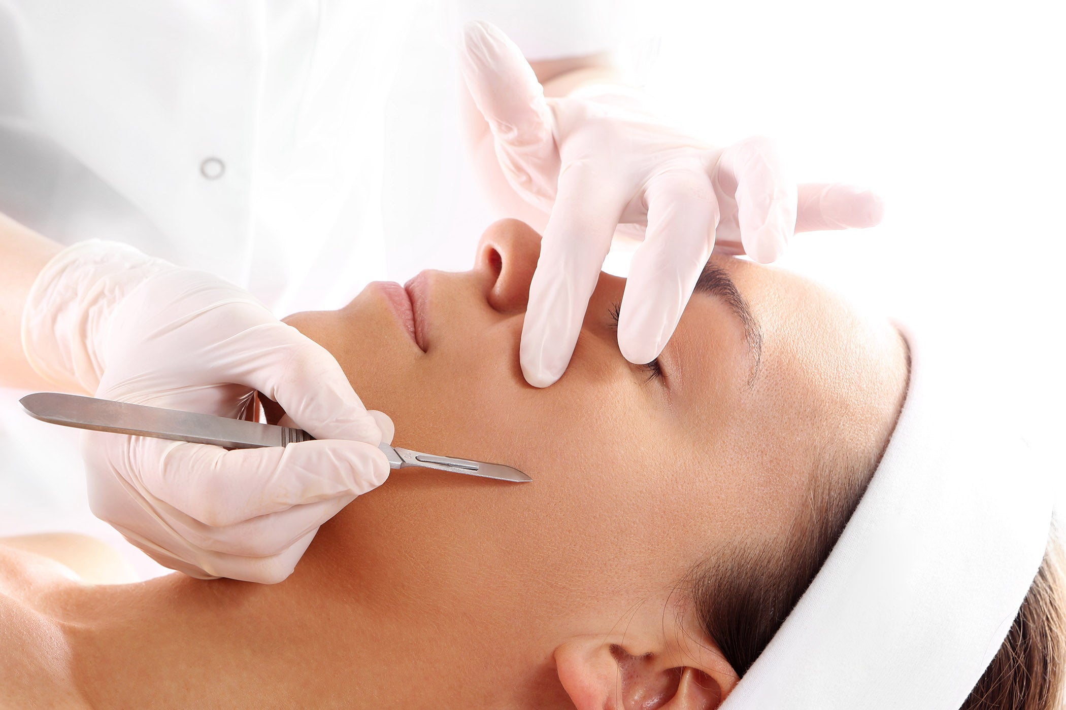 Everything you need to know about Dermaplaning – Skin Booth